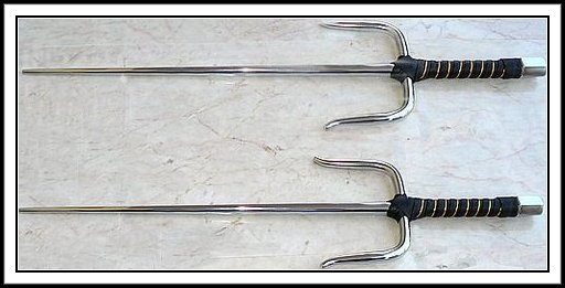 KM08511 Stainless 21.5" Sai Leather Grip